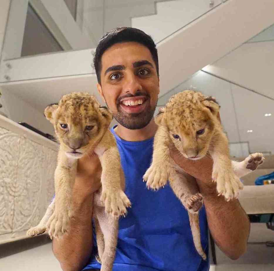 Mo vlogs Wiki, Dad, Net Worth, Sister, Age, Real Name, Girlfriend